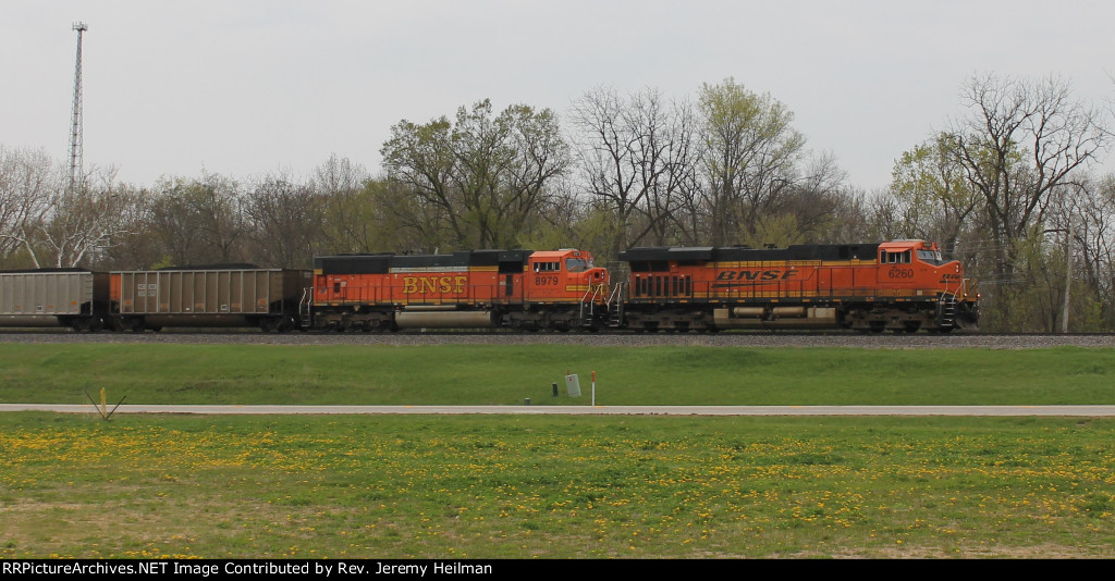 BNSF 6260 & 8979 (1)